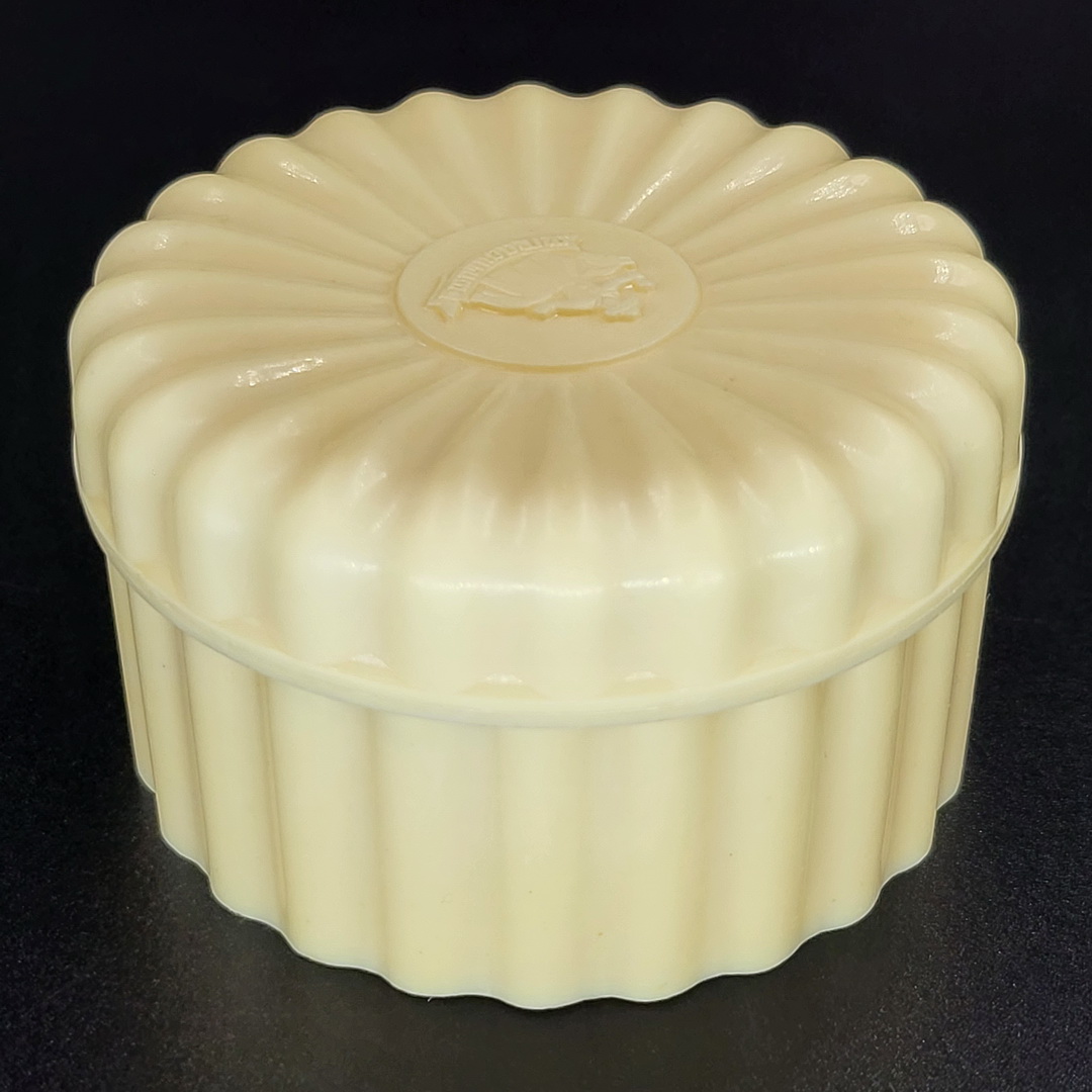 Vintage Cosmetics Bakelite powder box Miraculum Krakow 1960s | Inspire ...