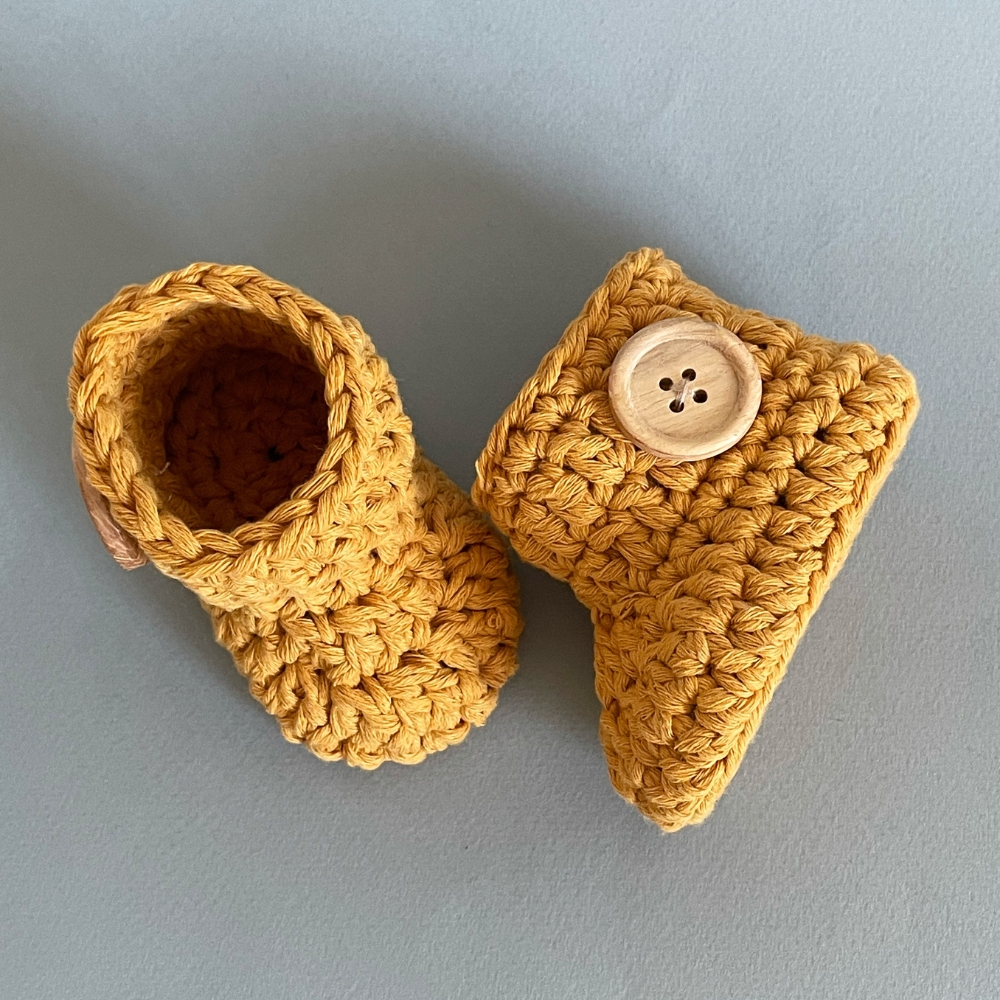 Cute baby booties crochet pattern beginners, newborn shoes | Inspire Uplift