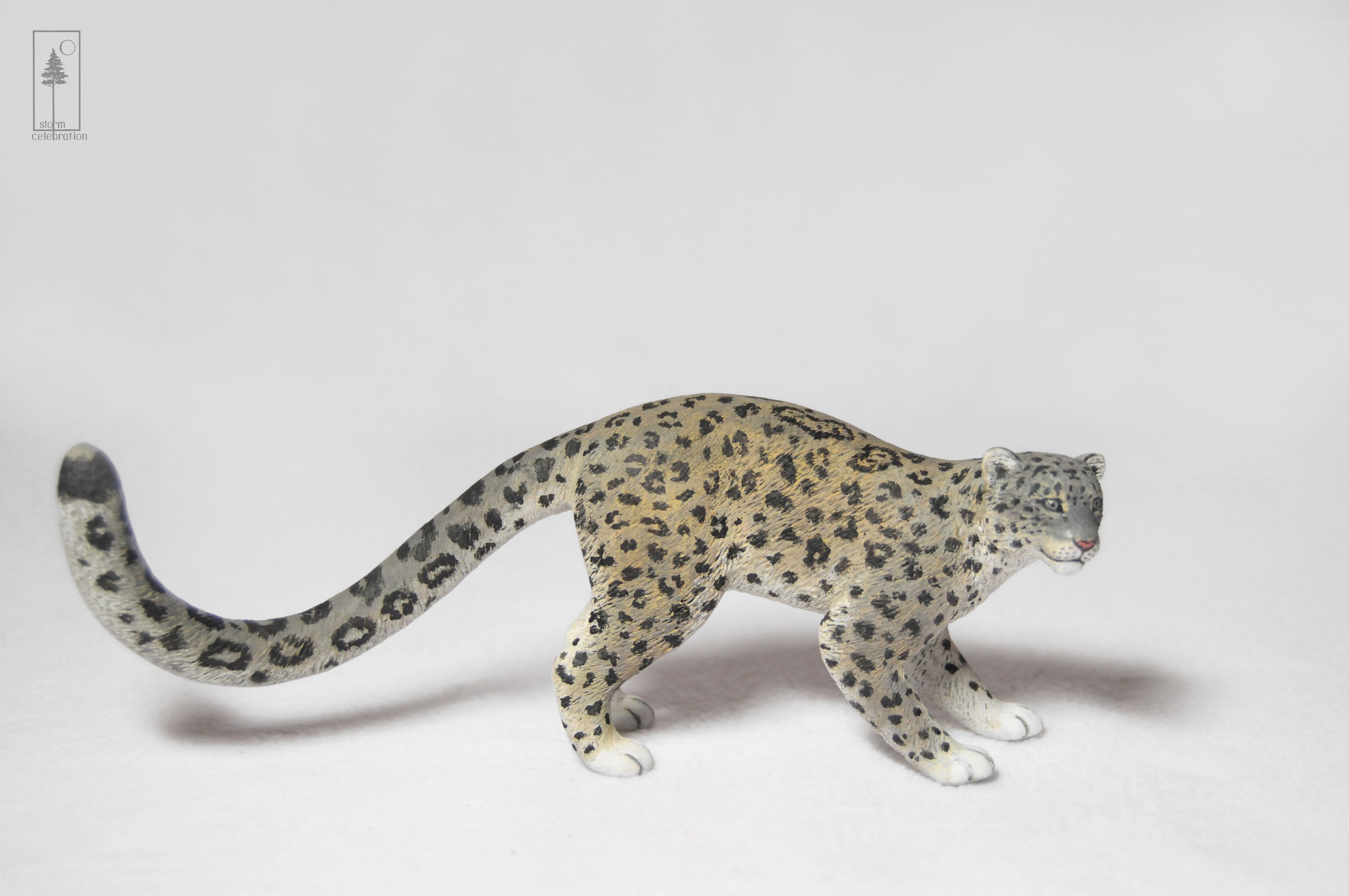 Snow leopard irbis figurine - Inspire Uplift