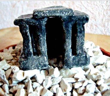 Ceramic mausoleum. Fish tank decor | Inspire Uplift