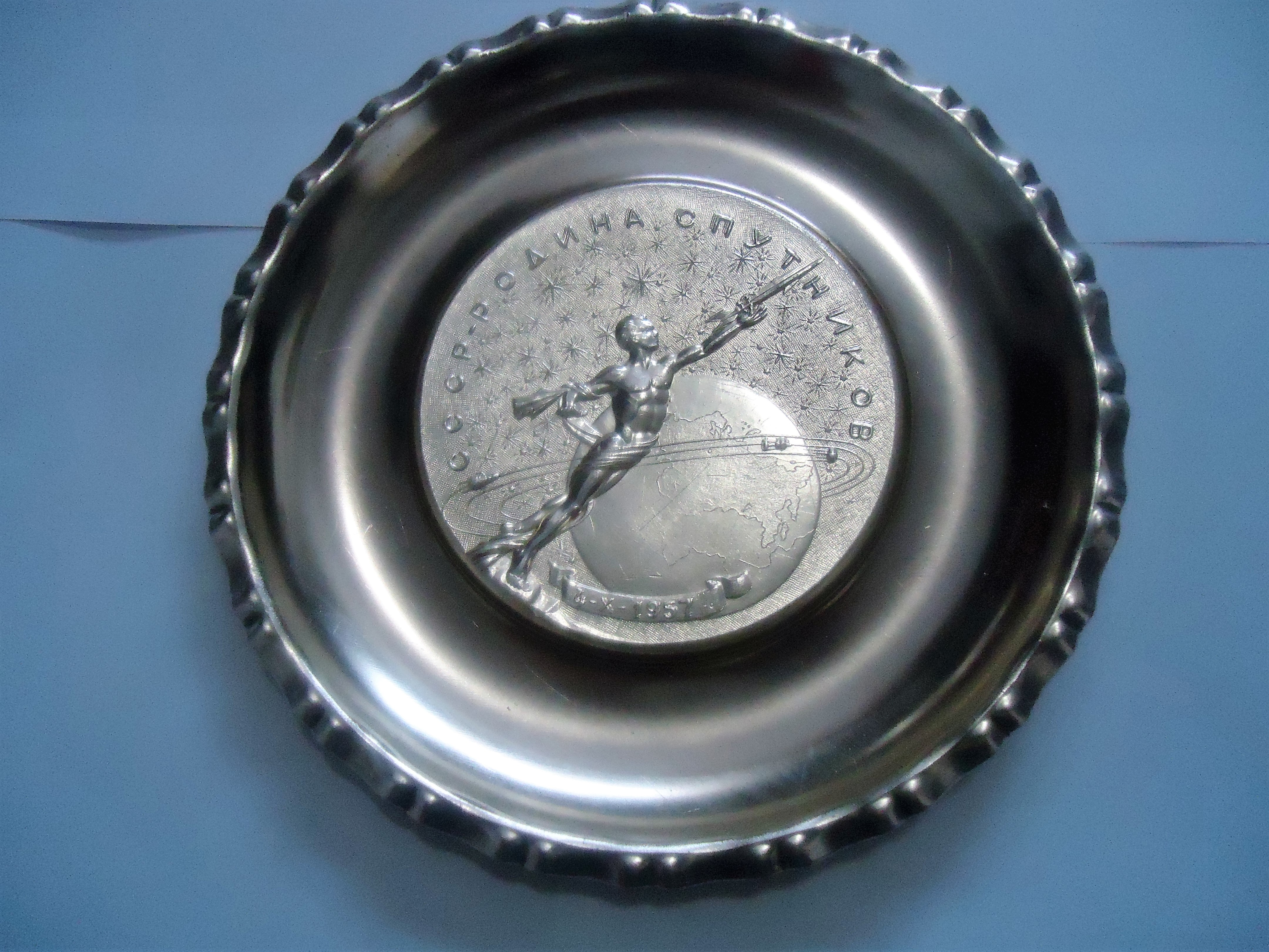 Space of the ussr, anniversary plate of 1957 | Inspire Uplift