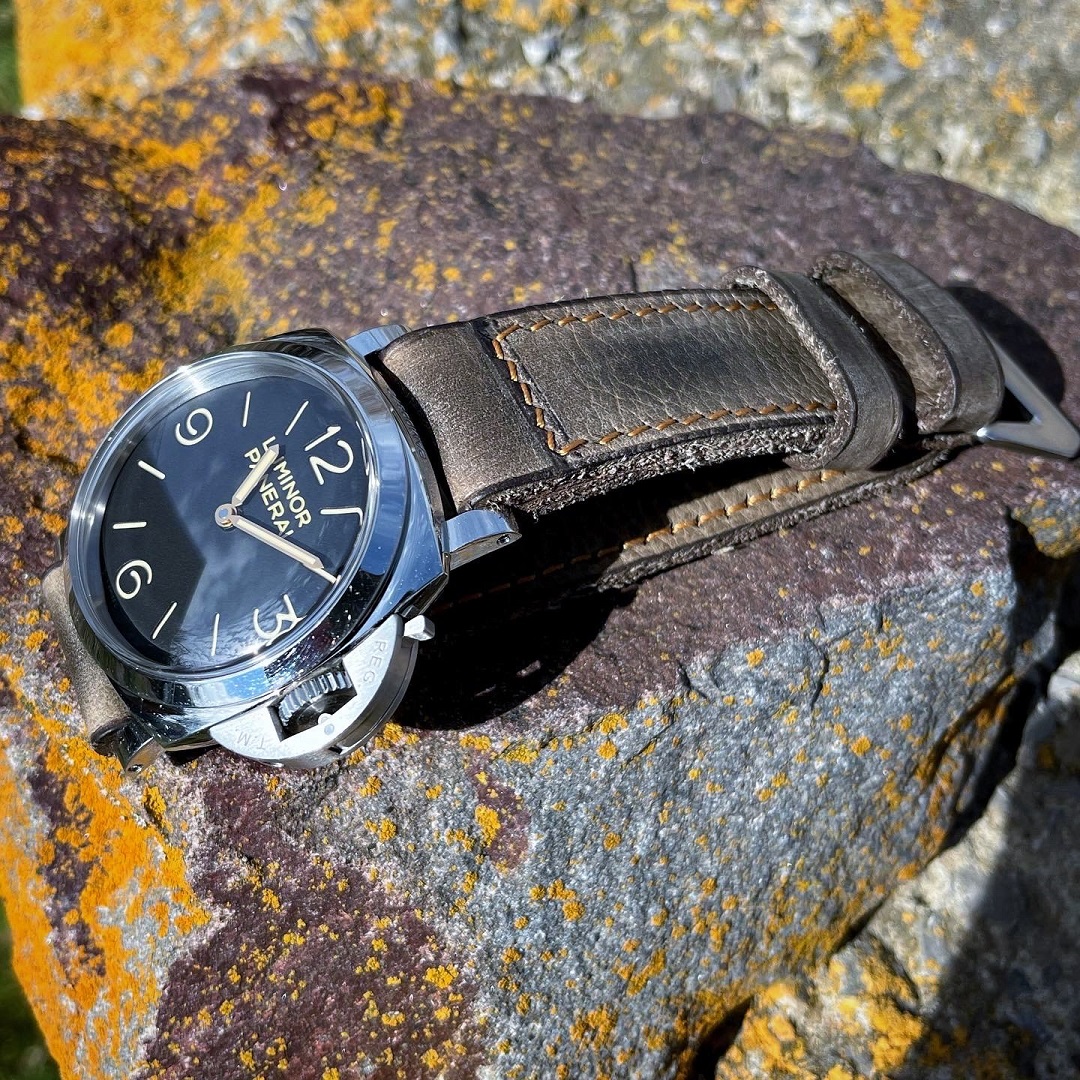 "Crassus" grey vintage strap | Inspire Uplift