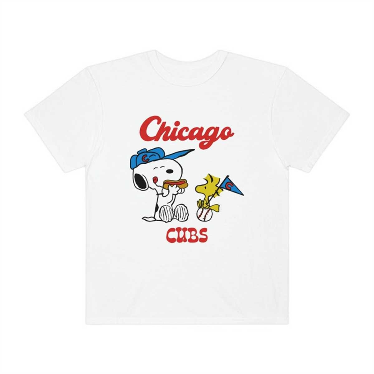Chicago Cubs Retro Snoopy T-Shirt - Inspire Uplift