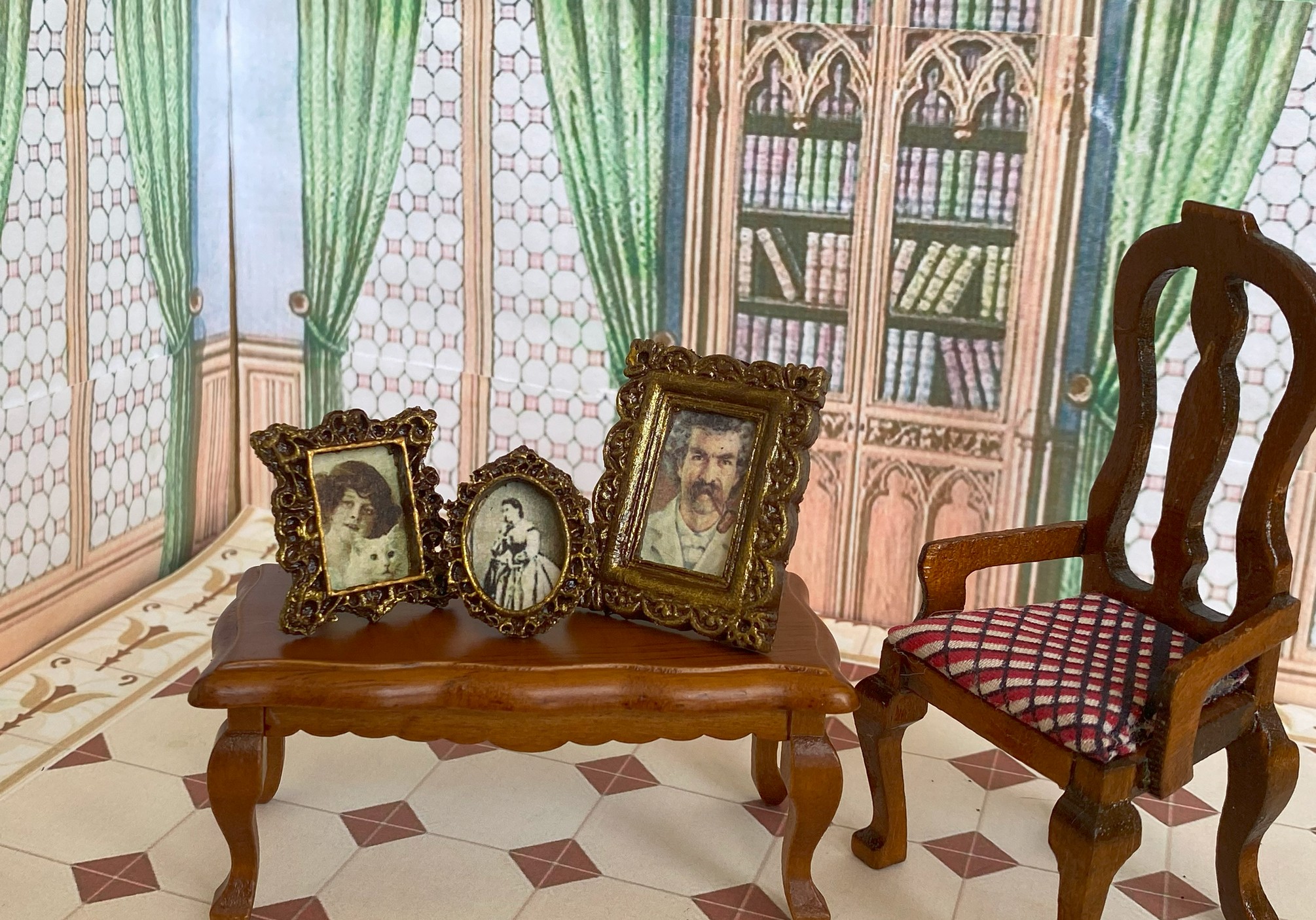 A set of photo frames for a dollhouse. Dollhouse miniature. | Inspire ...
