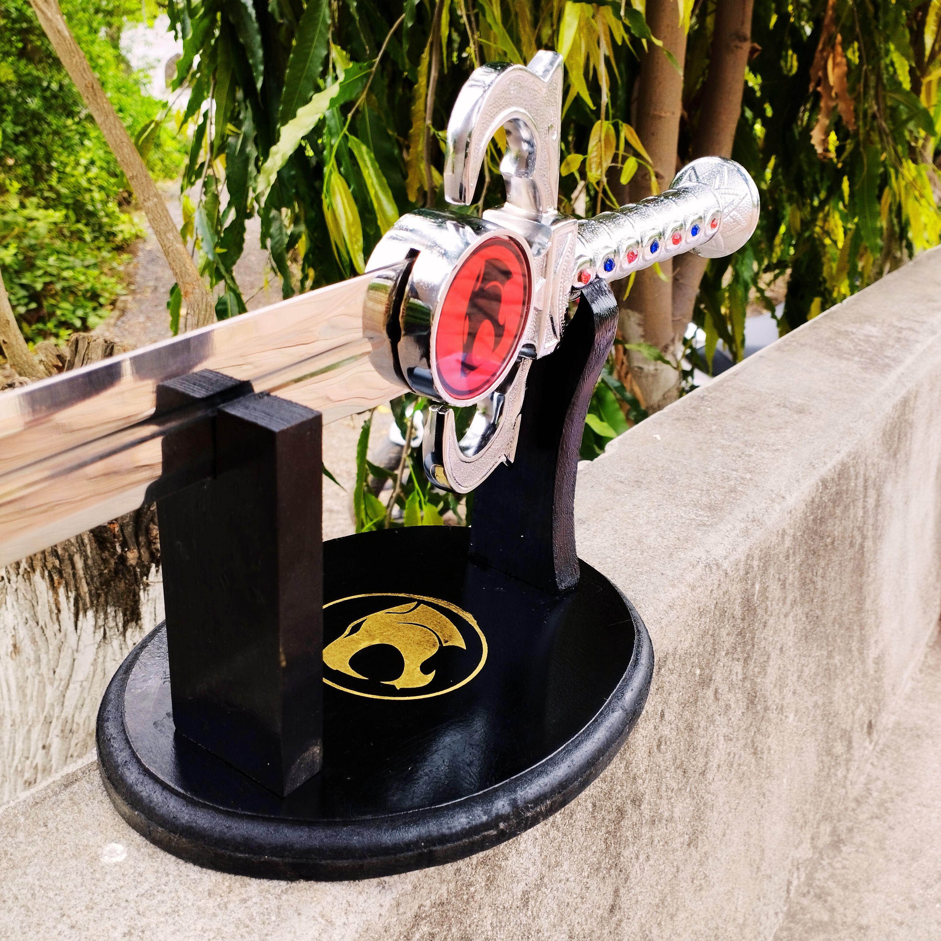 ThunderCATS Sword of Omens Lion Replica | Inspire Uplift