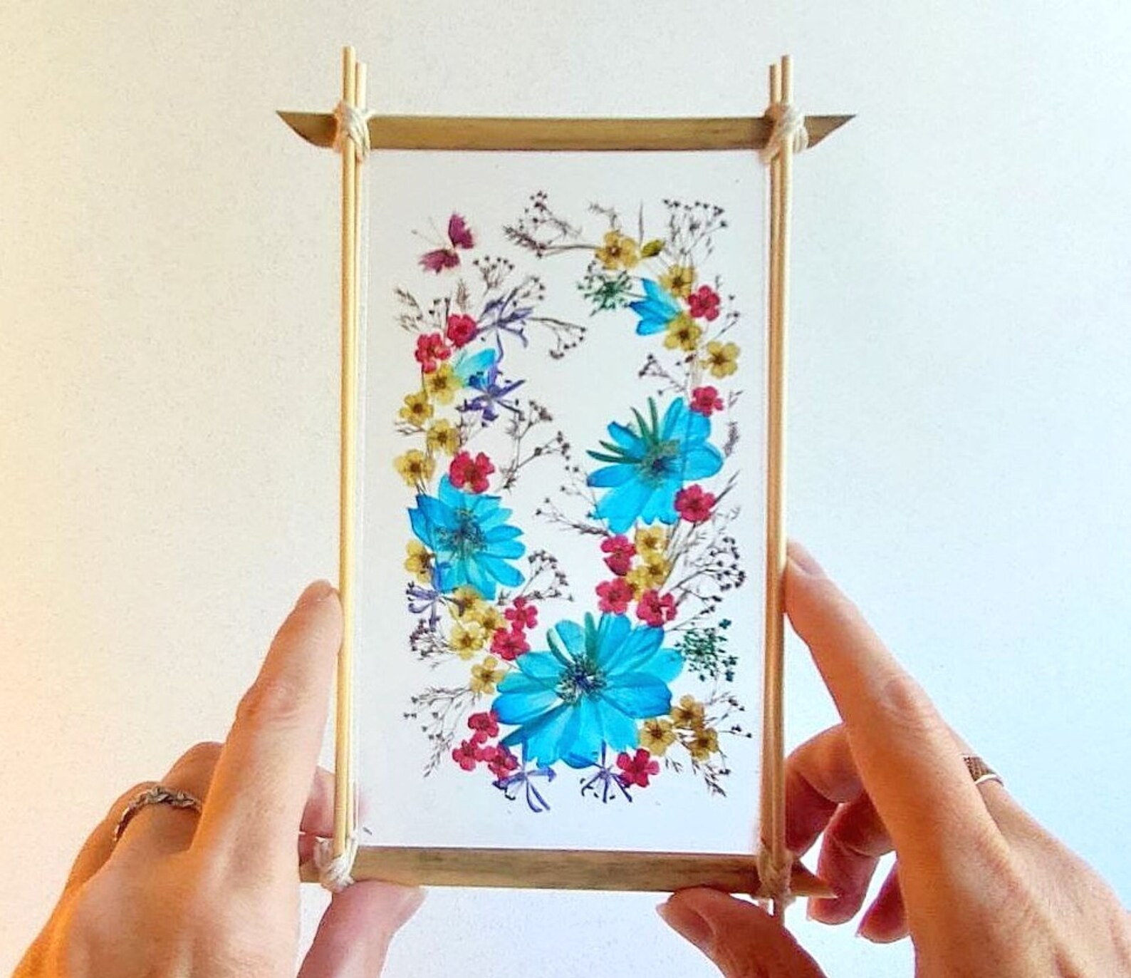 Herbarium frame, Pressed flower frame wall art in floating f | Inspire ...