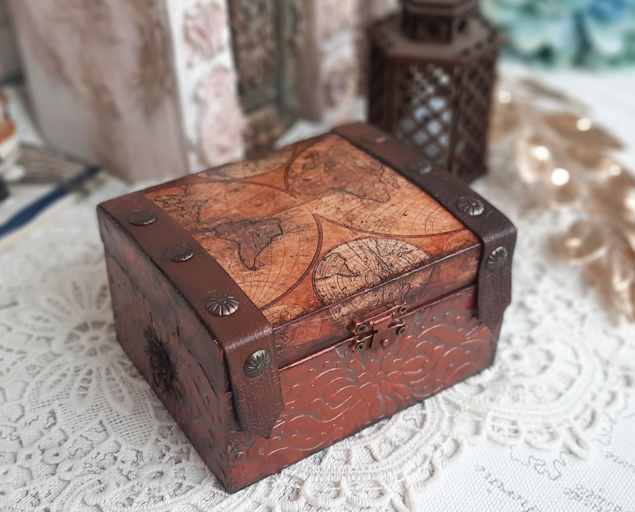 Vintage pirate box Globes and Maps Vintage map chest Pirate | Inspire ...