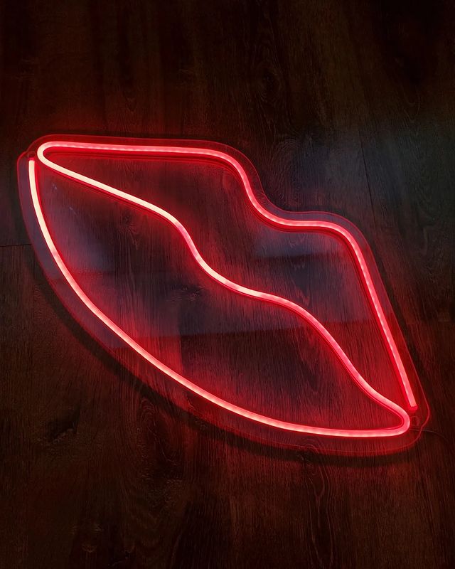 Neon sign "Electric Kiss" | Inspire Uplift