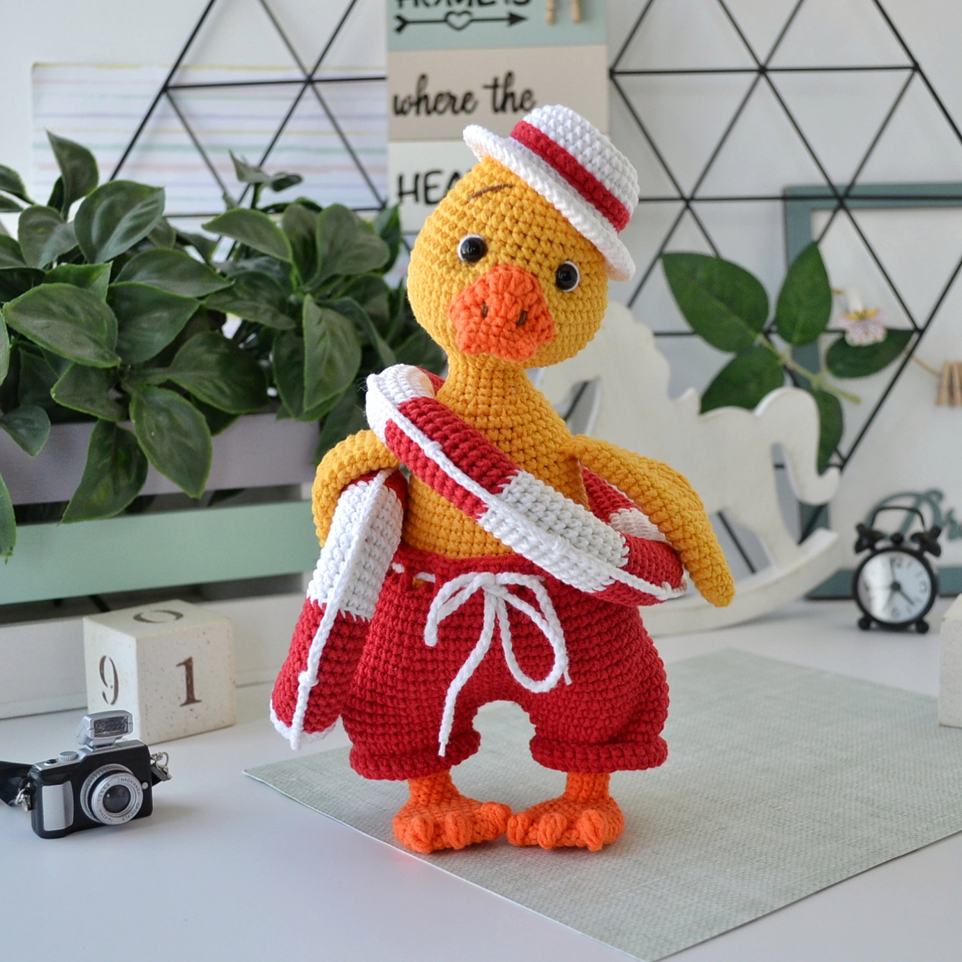 Crochet summer Duck with the two swimming circles | Inspire Uplift