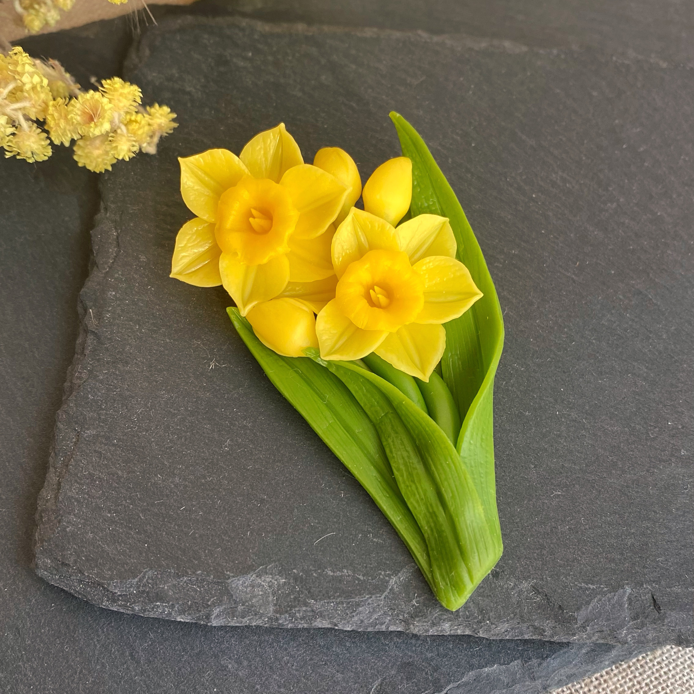 Daffodil brooch, Yellow narcissus flower pin, Daffodil handm | Inspire ...