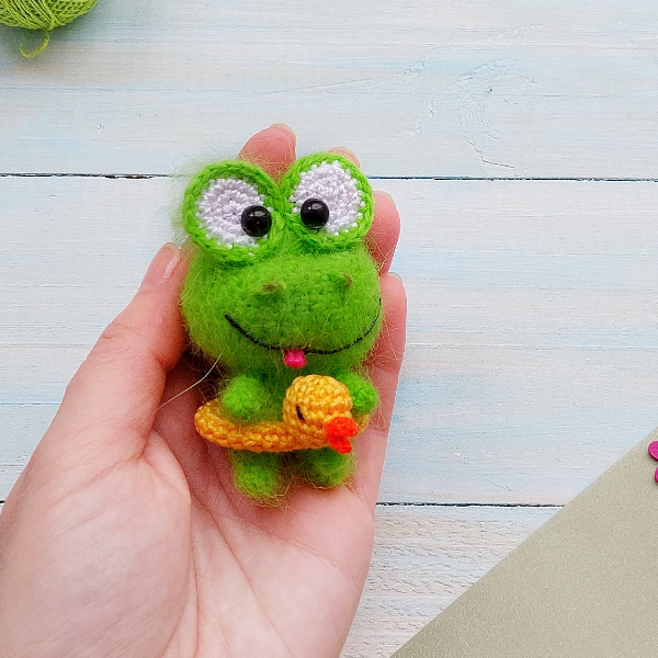 Baby frog amigurumi crochet pattern | Inspire Uplift