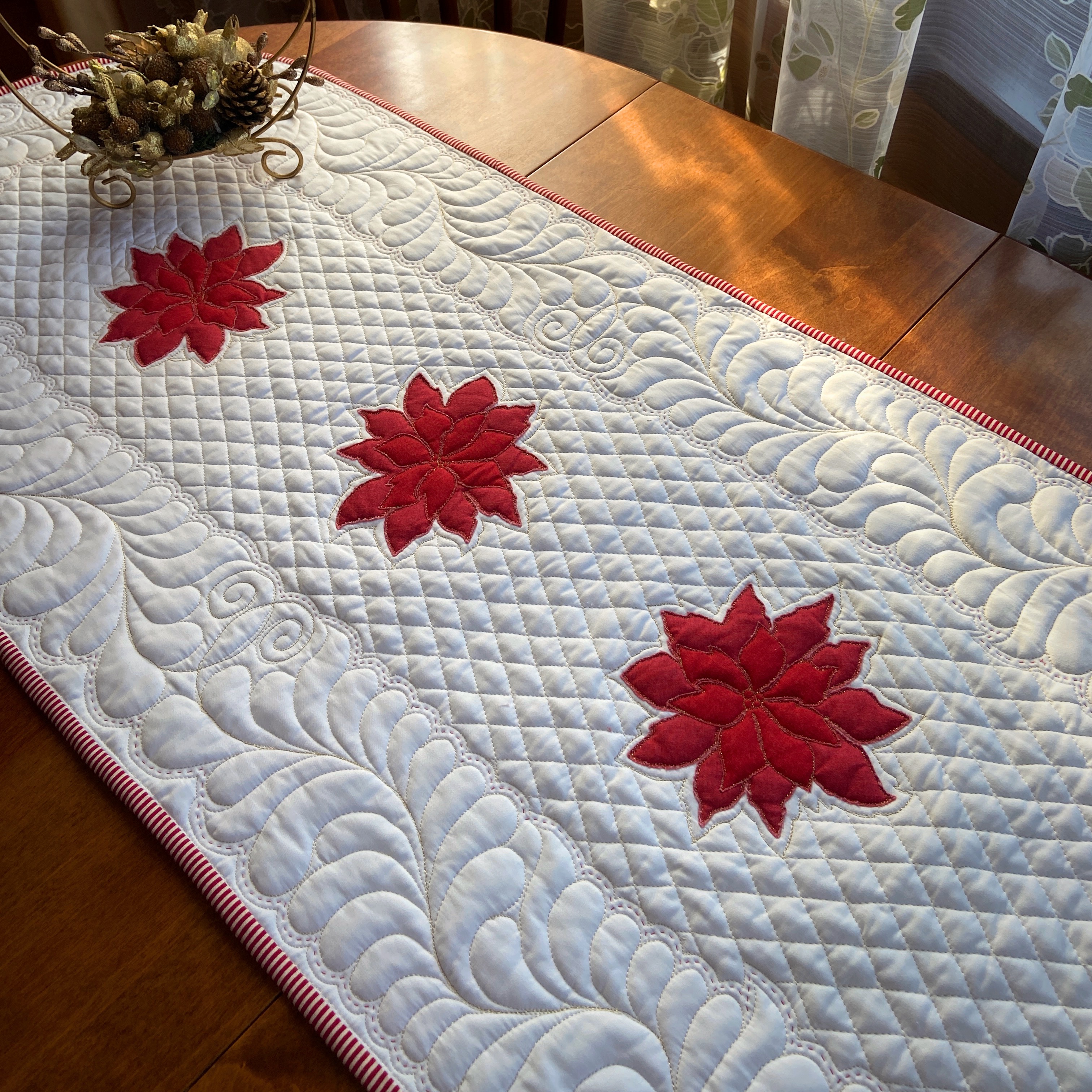 Poinsettia Christmas table runner, White Oval Quilted Table | Inspire ...
