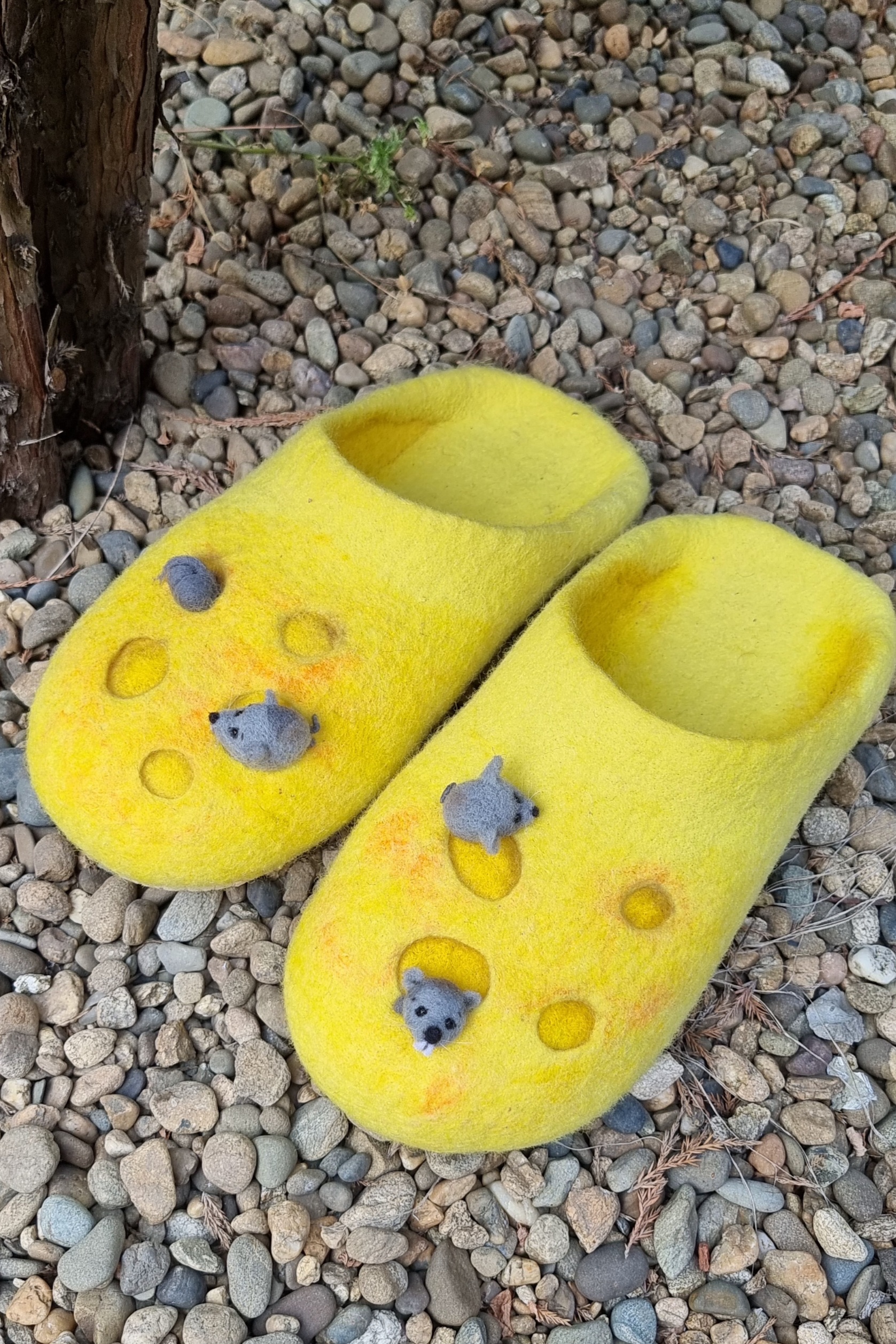 DIGITAL TUTORIAL cheese slippers with mice | Inspire Uplift