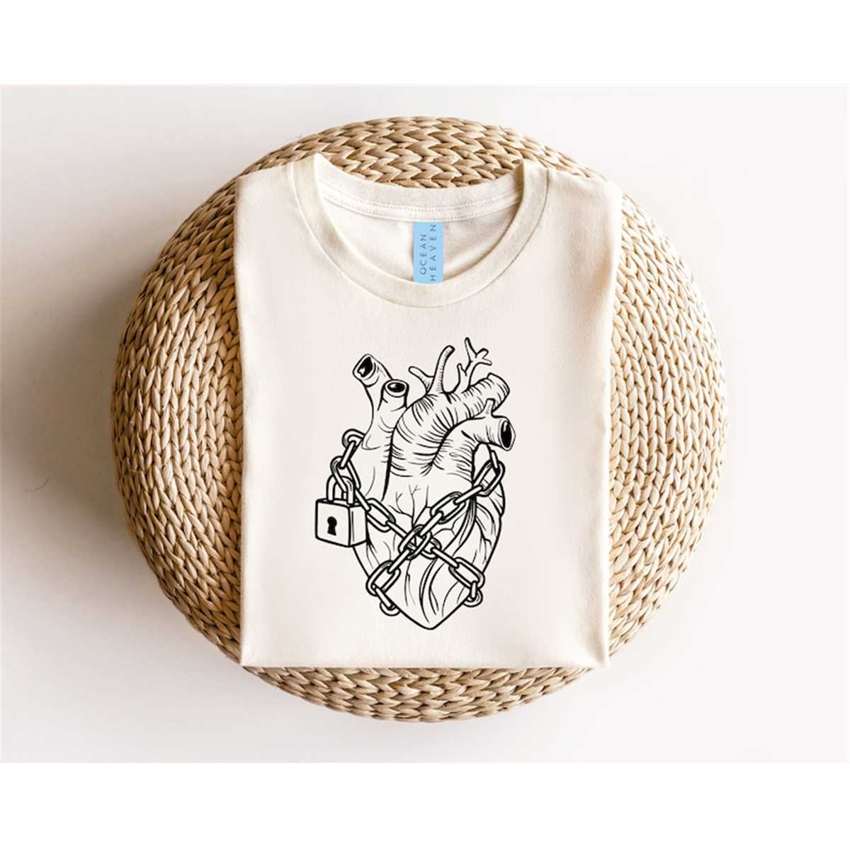 Locked heart svg , Minimal Anatomic heart svg , Sublimation | Inspire ...