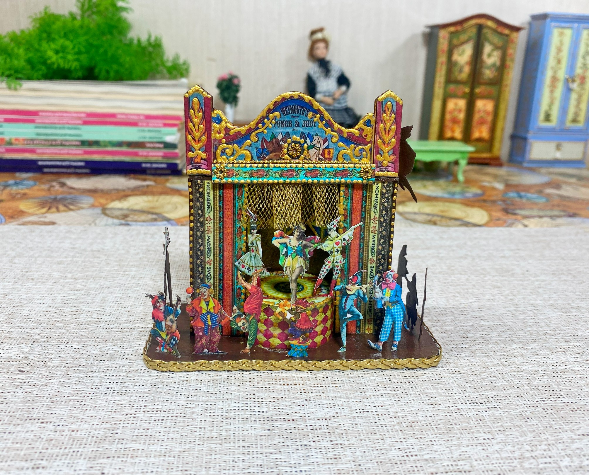Illuminated puppet circus. TUTORIAL. miniature dollhouse. | Inspire Uplift