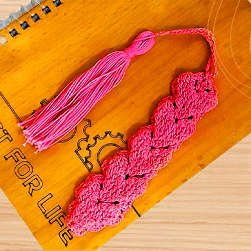 a Crochet hearts bookmark PDF Pattern | Inspire Uplift