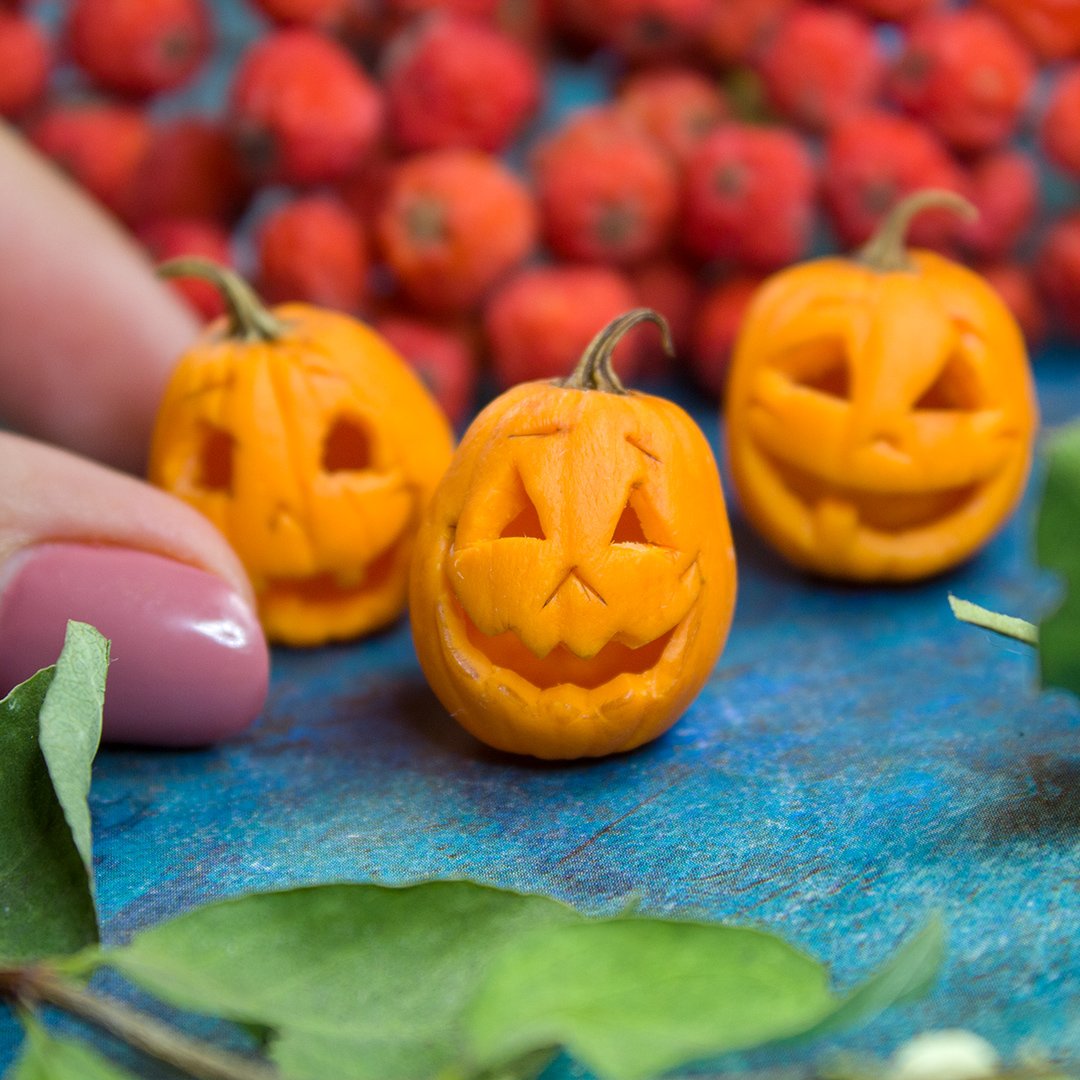 TUTORIAL Miniature Halloween pumpkins with polymer clay | Do - Inspire ...