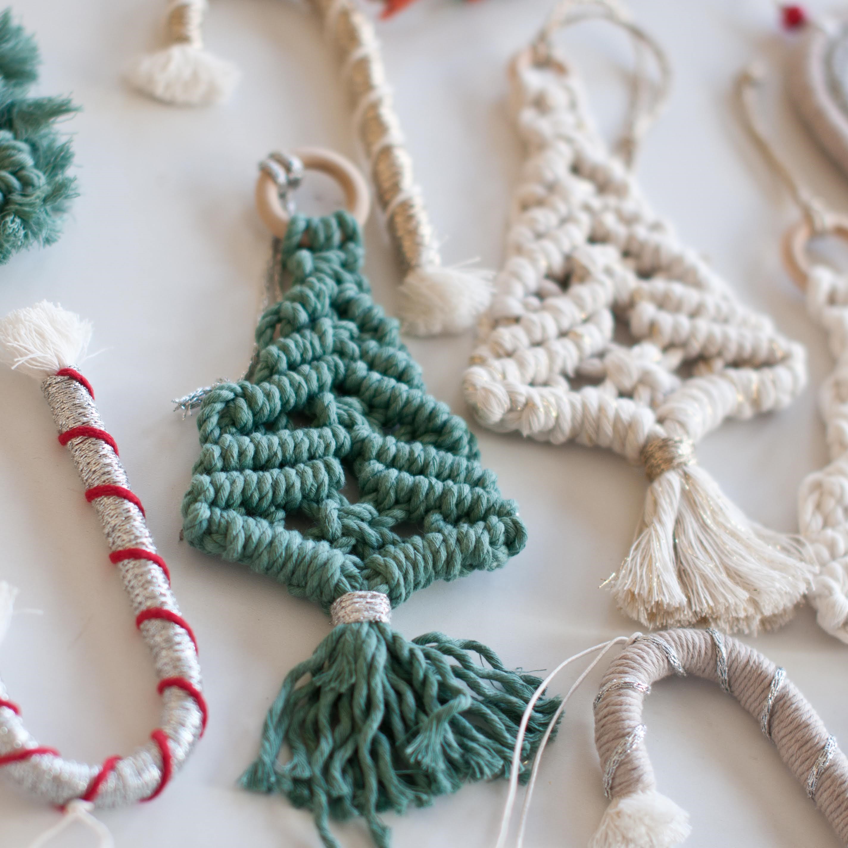 DIY Macrame Christmas reindeer rainbow istructions download, - Inspire ...