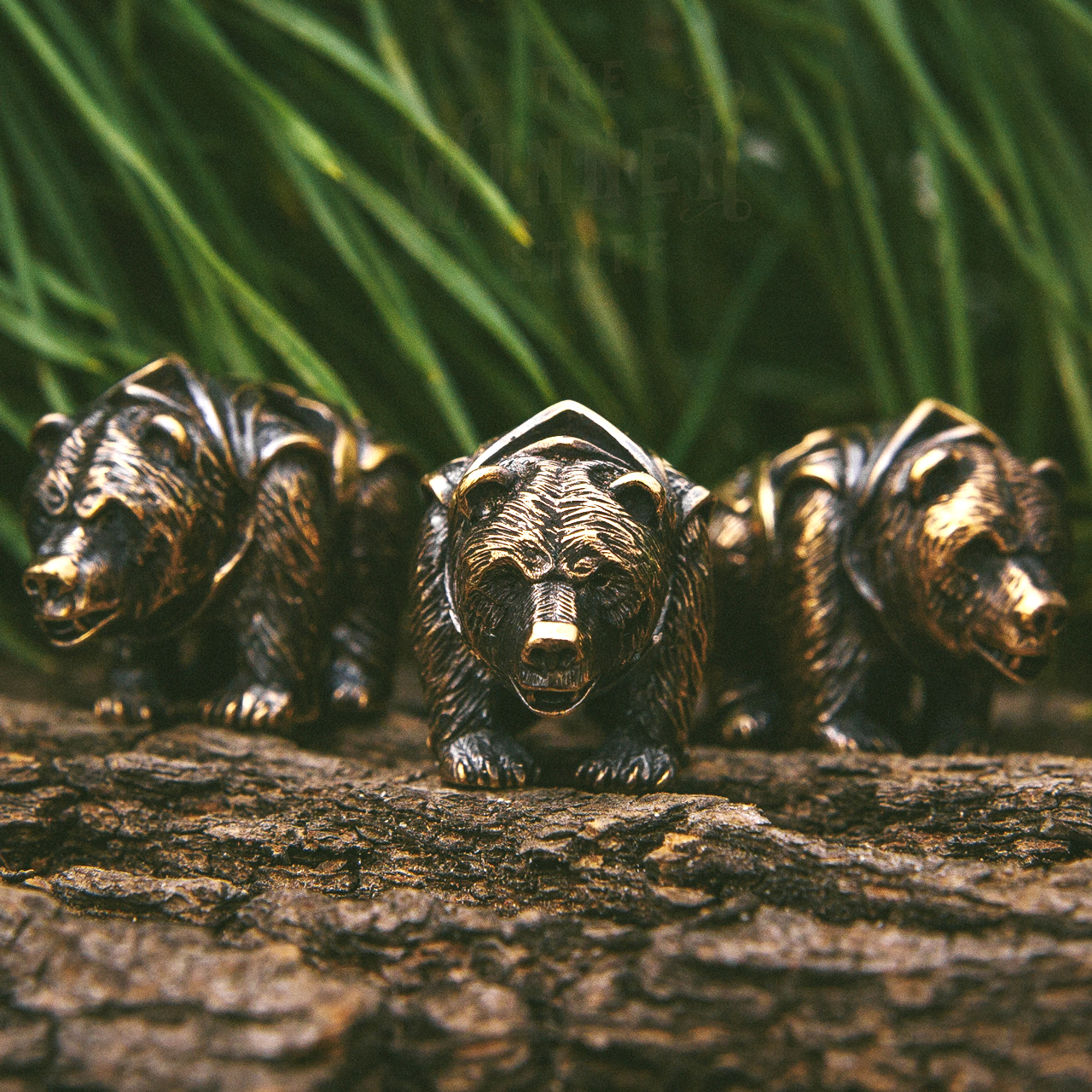 Fighting Bear - knife bead, paracord lanyard bead - Inspire Uplift