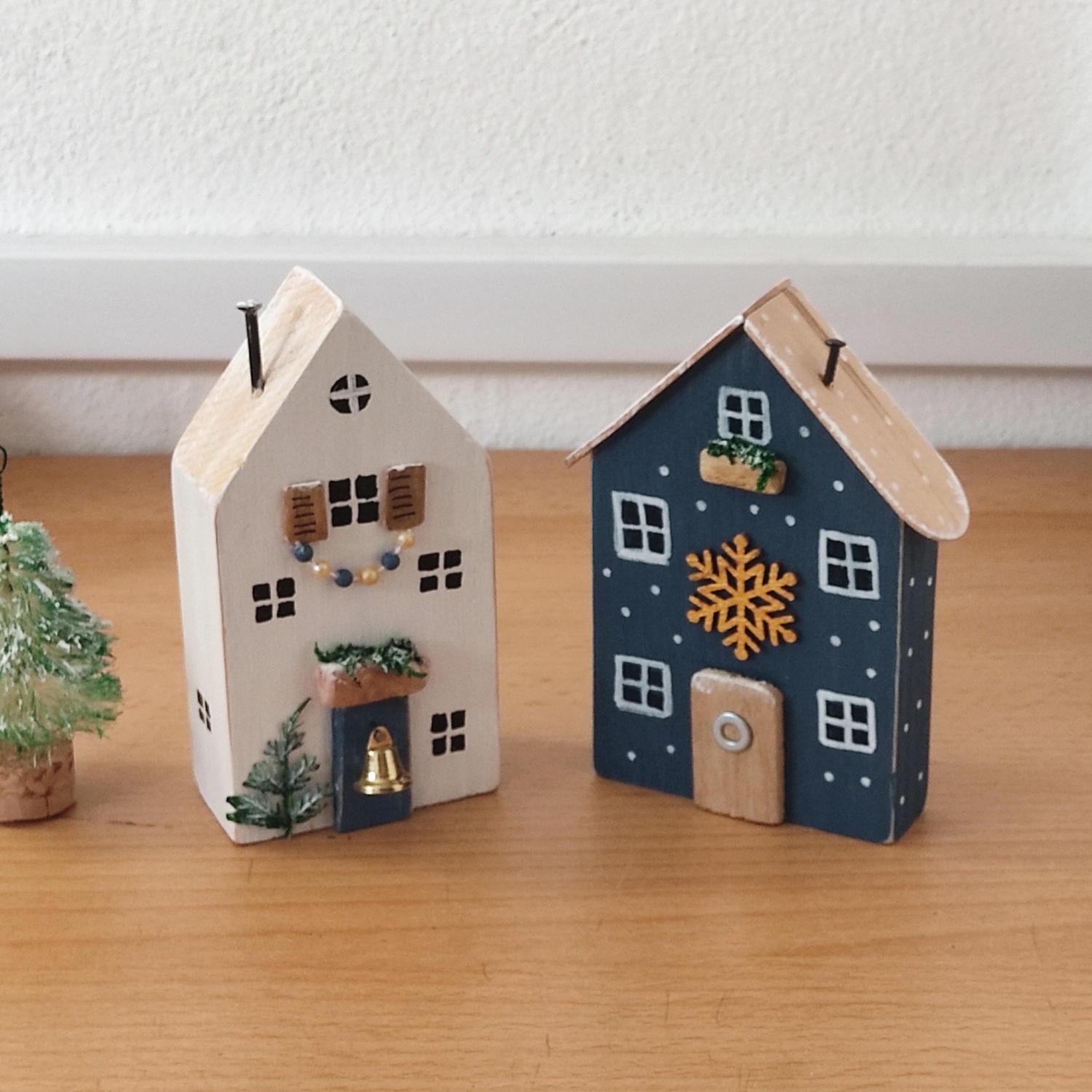 Christmas Mini Wooden Houses. Holiday Decor. Miniature Villa - Inspire ...