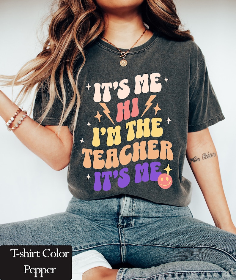 Comfort Colors Its Me Hi Im the Teacher Its Me Tee Shirt - K | Inspire ...
