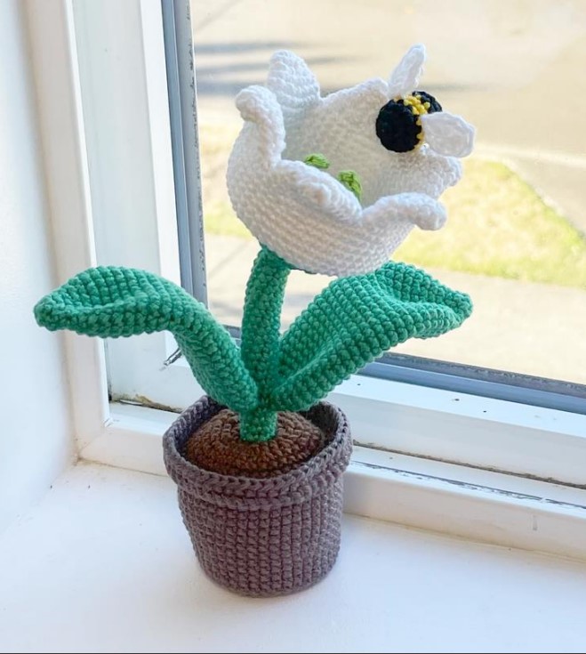 Bumble Blossom White Tulip Amigurumi Amigurumi Crochet Patte | Inspire ...
