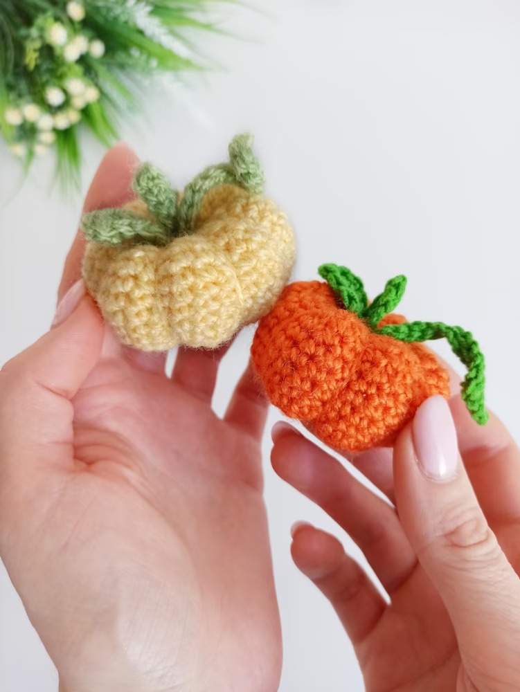 Little pumpkin keychain Amigurumi Crochet Patterns, Crochet | Inspire ...