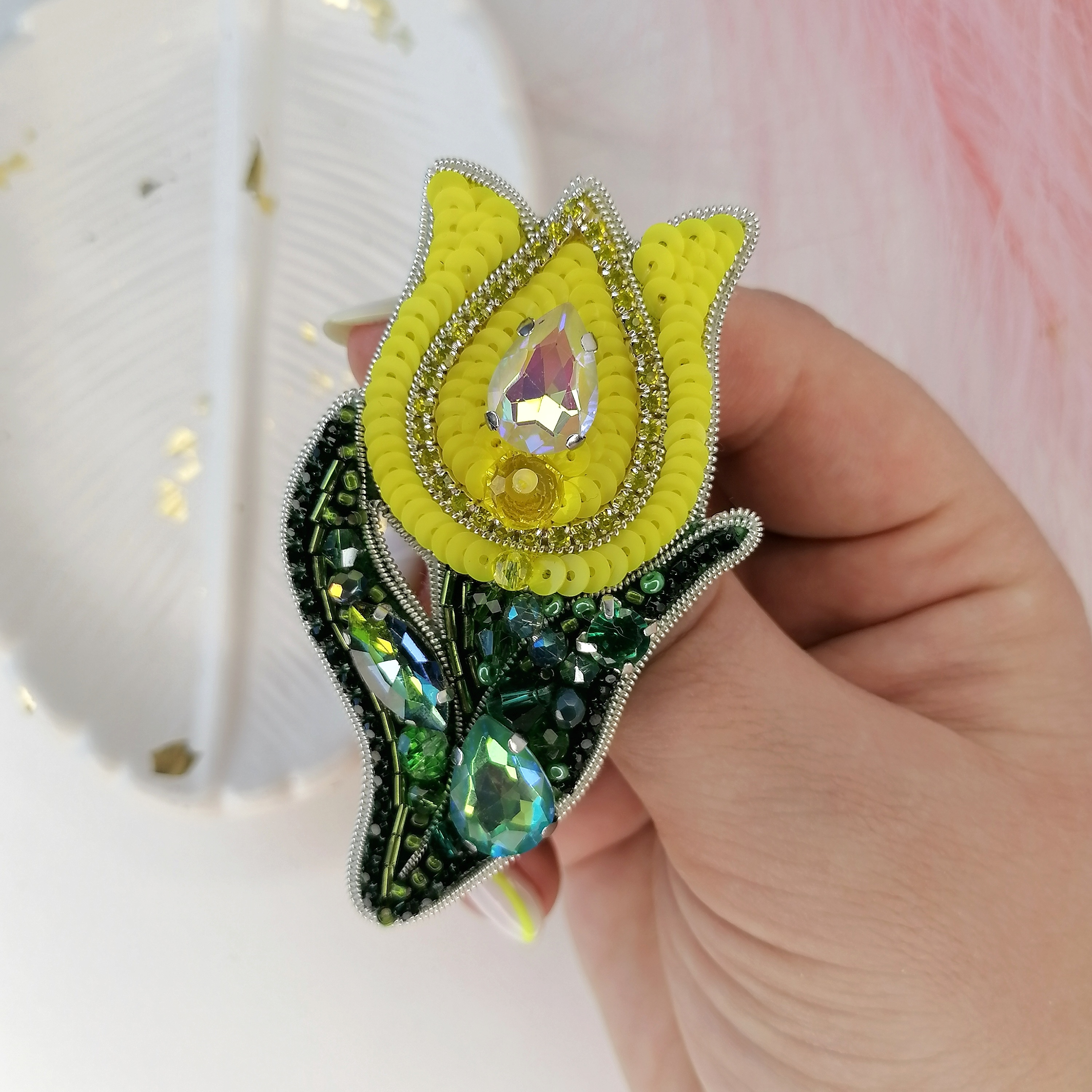 Tulip brooch, Flower brooch, Beaded brooch, Lapel pin, embro | Inspire ...