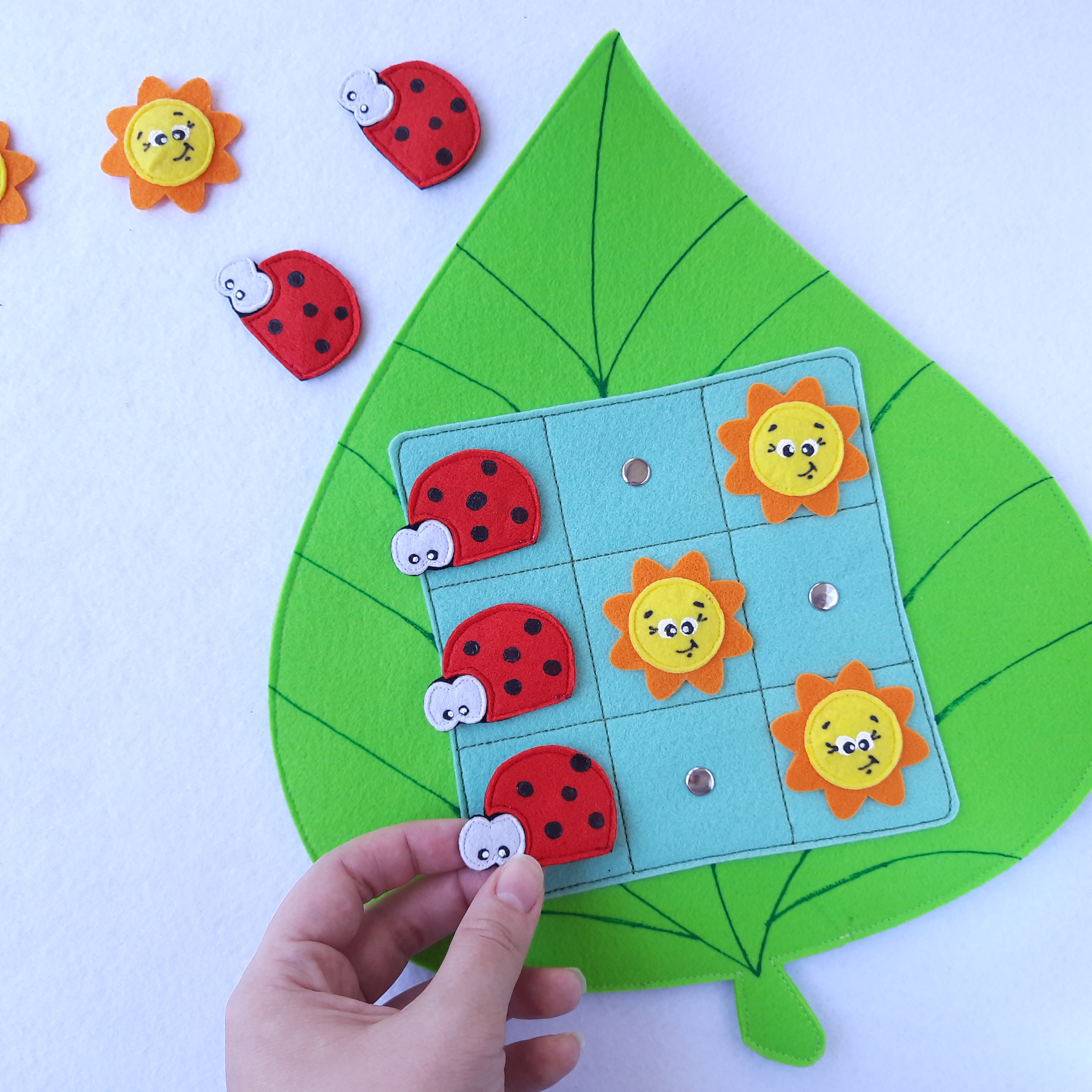 Felt tic tac toe with magnets Ladybugs felt sun, Logic felt | Inspire ...