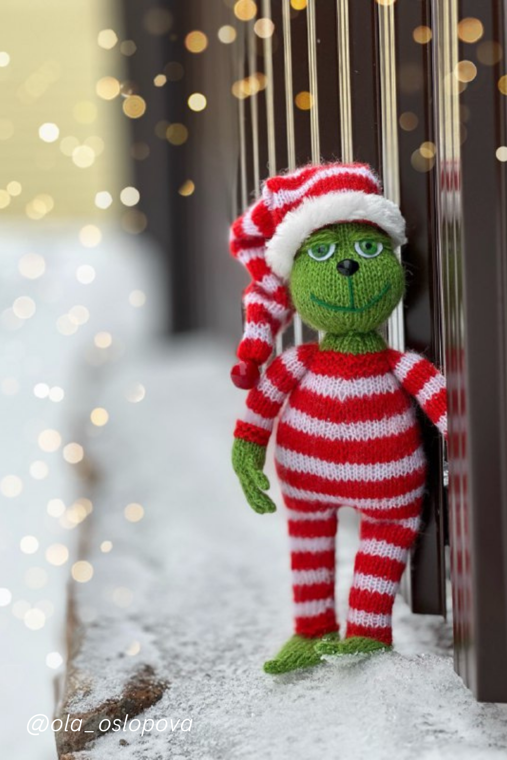 Christmas amigurumi elf doll knitting pattern - Inspire Uplift