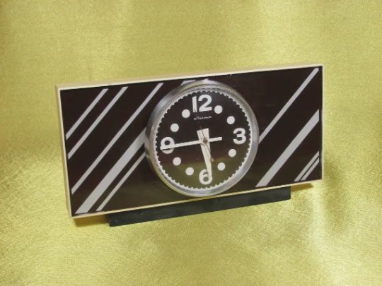 Vintage Mechanical Tank Clock Molnia ChChZ, Soviet Design Re | Inspire ...