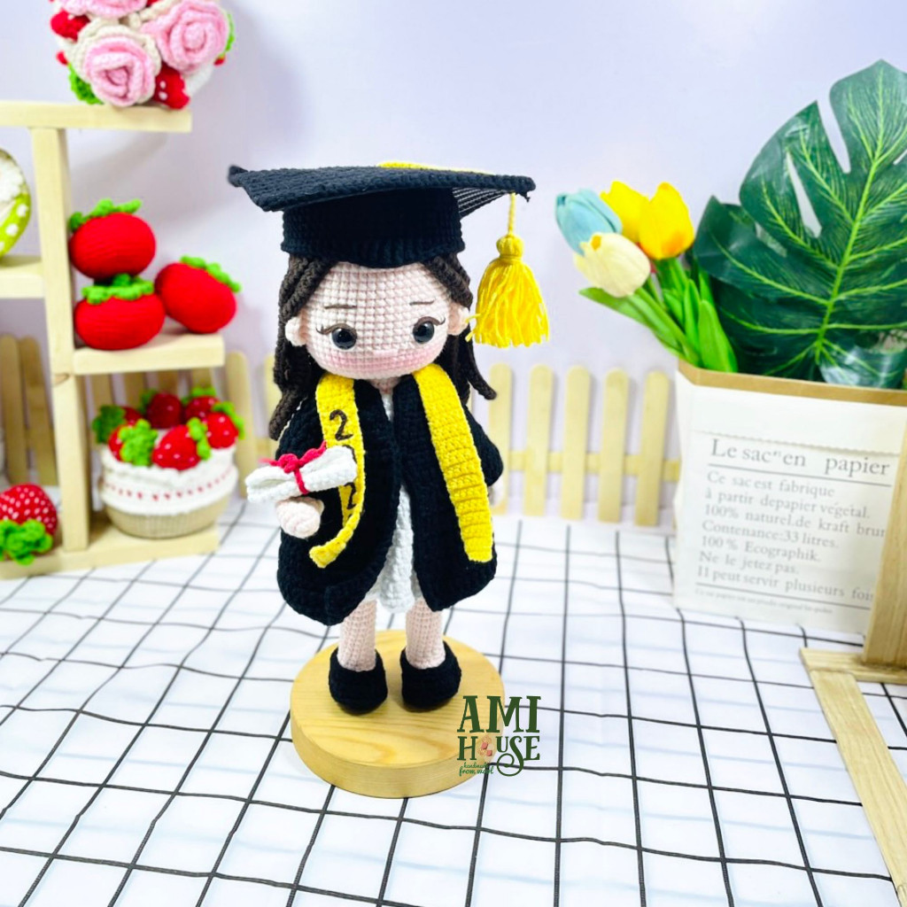 Graduation dolls made of crocheted wool, handmade bachelor d | Inspire ...