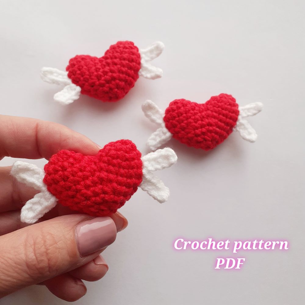 Heart with wings crochet pattern, Valentine keychain crochet | Inspire Uplift