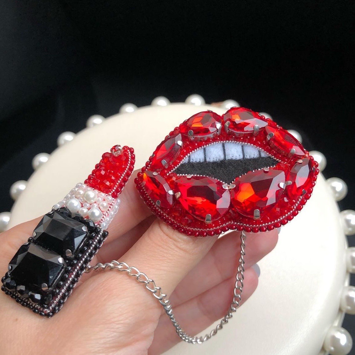 Lips & lipstick brooch/handmade brooch/gift for her/handmade | Inspire ...