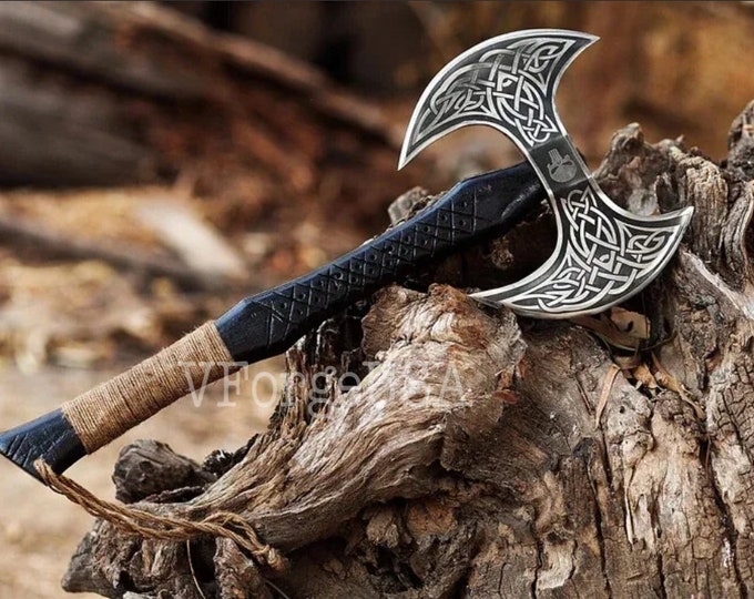 CUSTOM HANDMADE DOUBLE HEAD AXE WITH LEATHER SHEATH | Inspire Uplift
