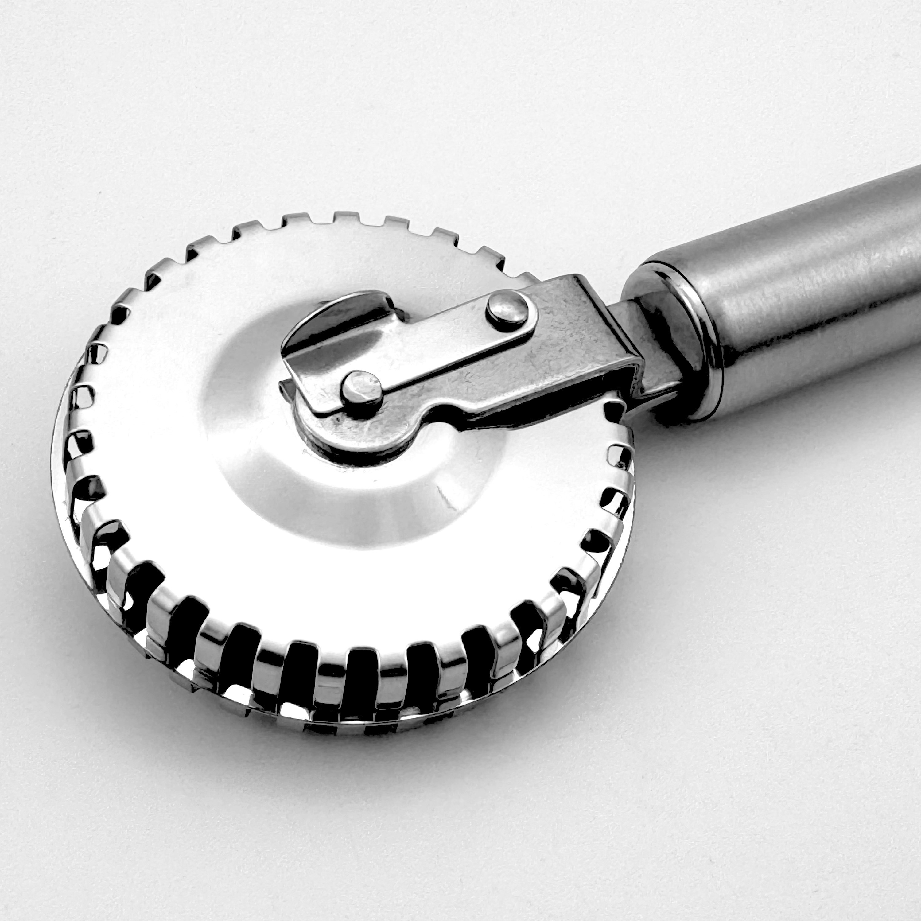 Stainless Steel Pastry Roller, Edge Sealing Embossing Knife | Inspire ...