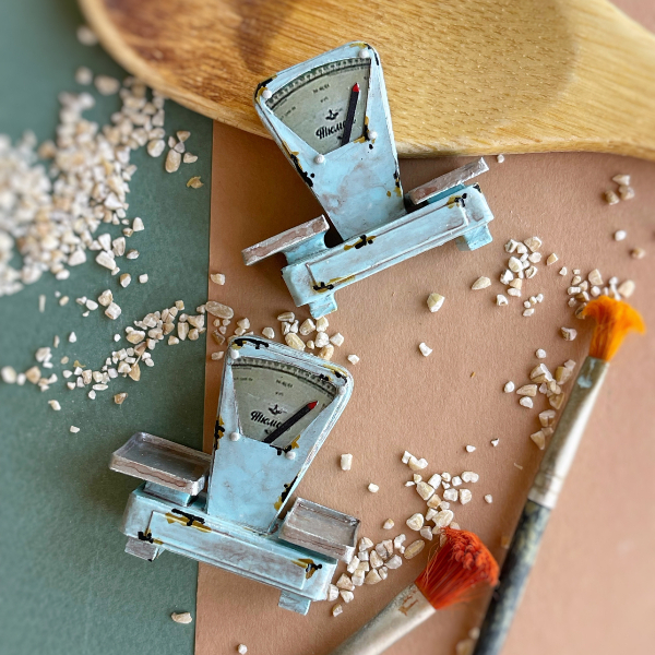 Miniature retro scales, scale 1:12 | Inspire Uplift